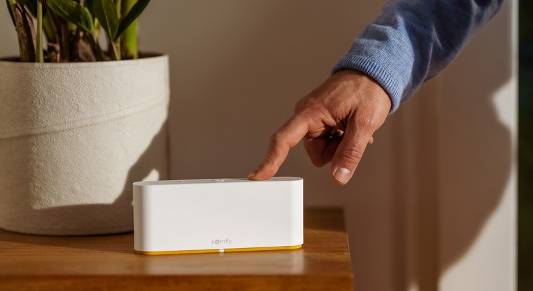 Somfy TaHoma® switch - Smart Home Hub for Motorized Shading & Your ...