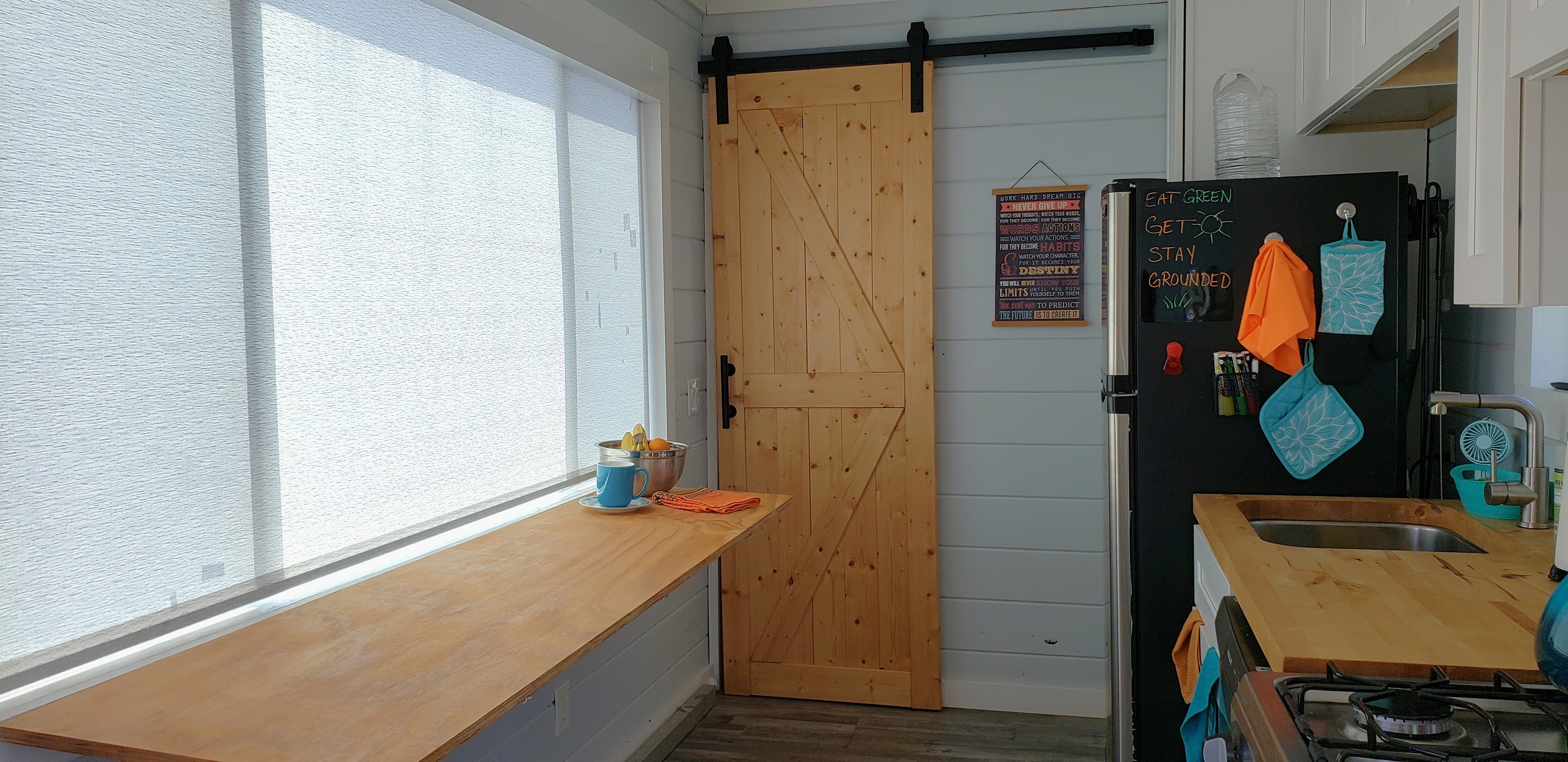 Temperature Control and Solar-Charging Motorization Make Off-Grid ...