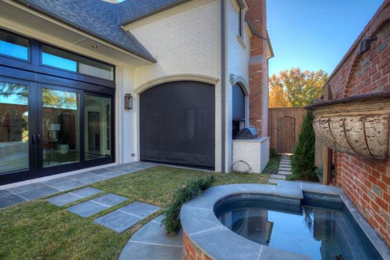 Expert Spotlight: Universal Screens